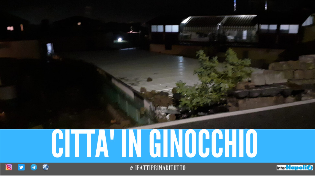 Il maltempo flagella Napoli, crolla muro ai Camaldoli: paura e caos
