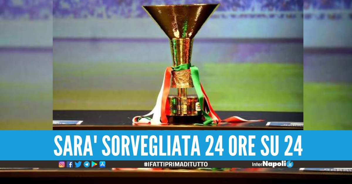La Coppa dello Scudetto è arrivata a Napoli, i tifosi potranno fare i ...