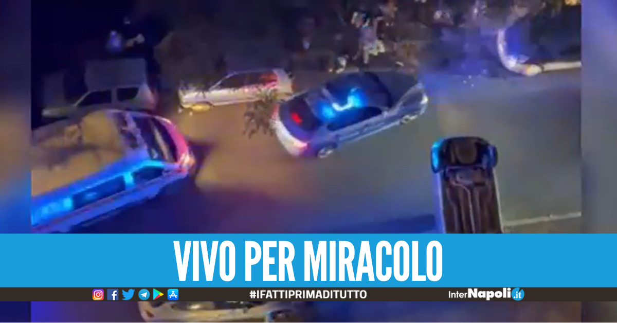 Choc al Vomero, auto si ribalta al centro della carreggiata: ferito il conducente