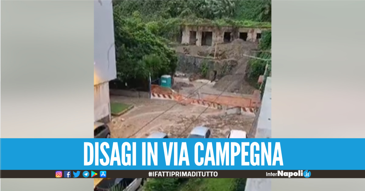 Pioggia, fango e detriti: crolla parte della collina di Posillipo ...