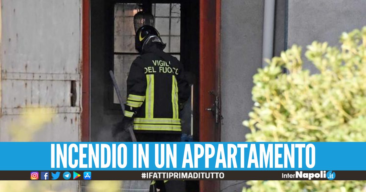 Fumo nero e fiamme in un appartamento a Napoli, ustionato un uomo: è grave Fumo nero e fiamme in un appartamento a Napoli, ustionato un uomo: è grave