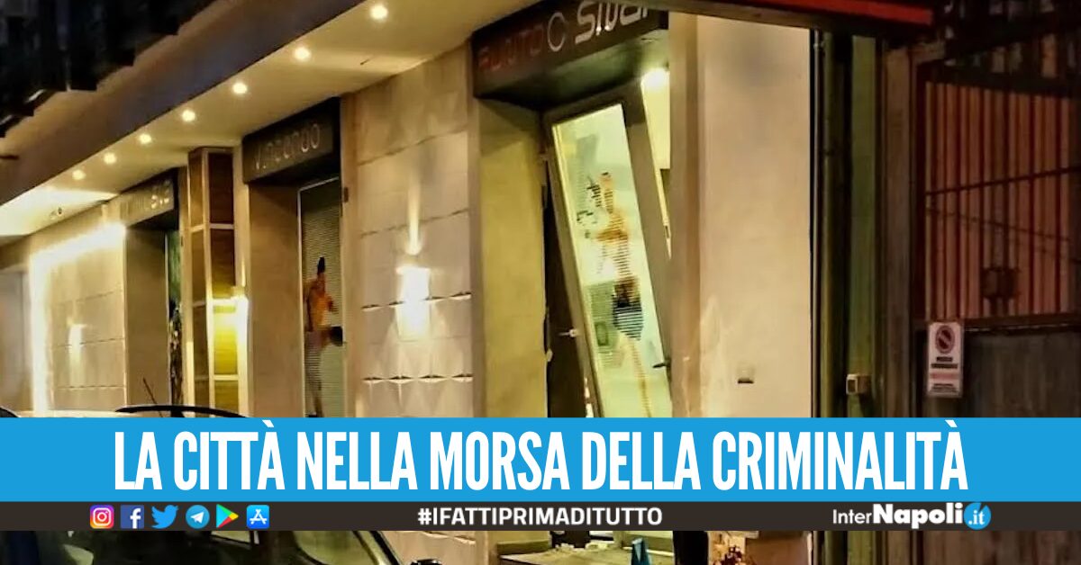 Furto con spaccata alla Snai ad Arzano, banditi messi in fuga dai ...