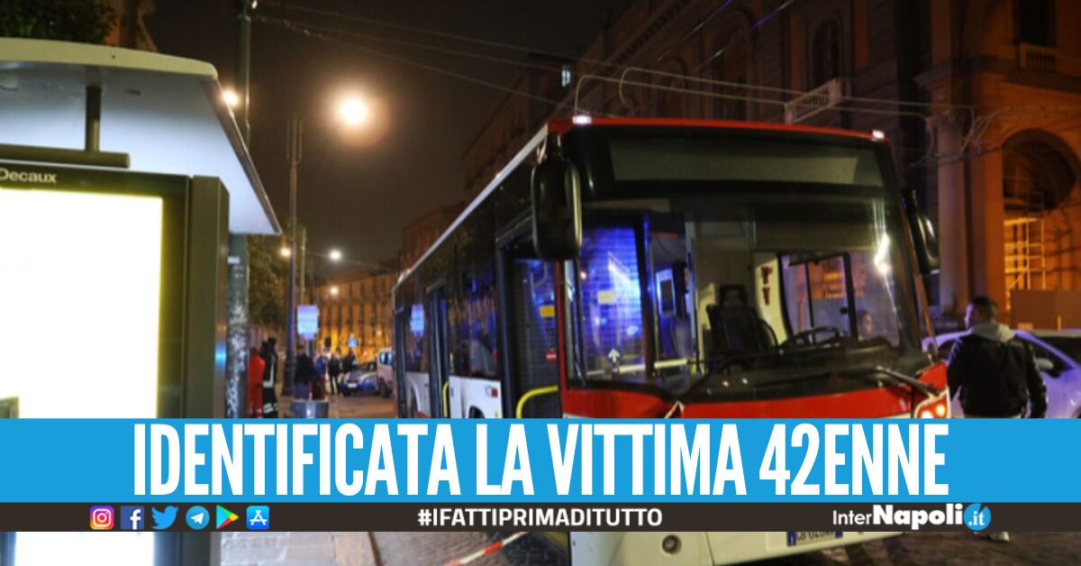 Napoli, schiacciato e ucciso dal bus nel giorno di Pasqua: lascia ... Napoli, schiacciato e ucciso dal bus nel giorno di Pasqua: lascia ...