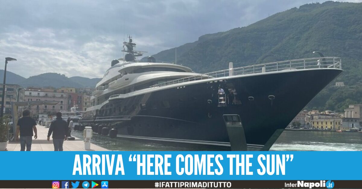 Arrivano i primi ricconi a Castellammare, approda nel porto un mega ...