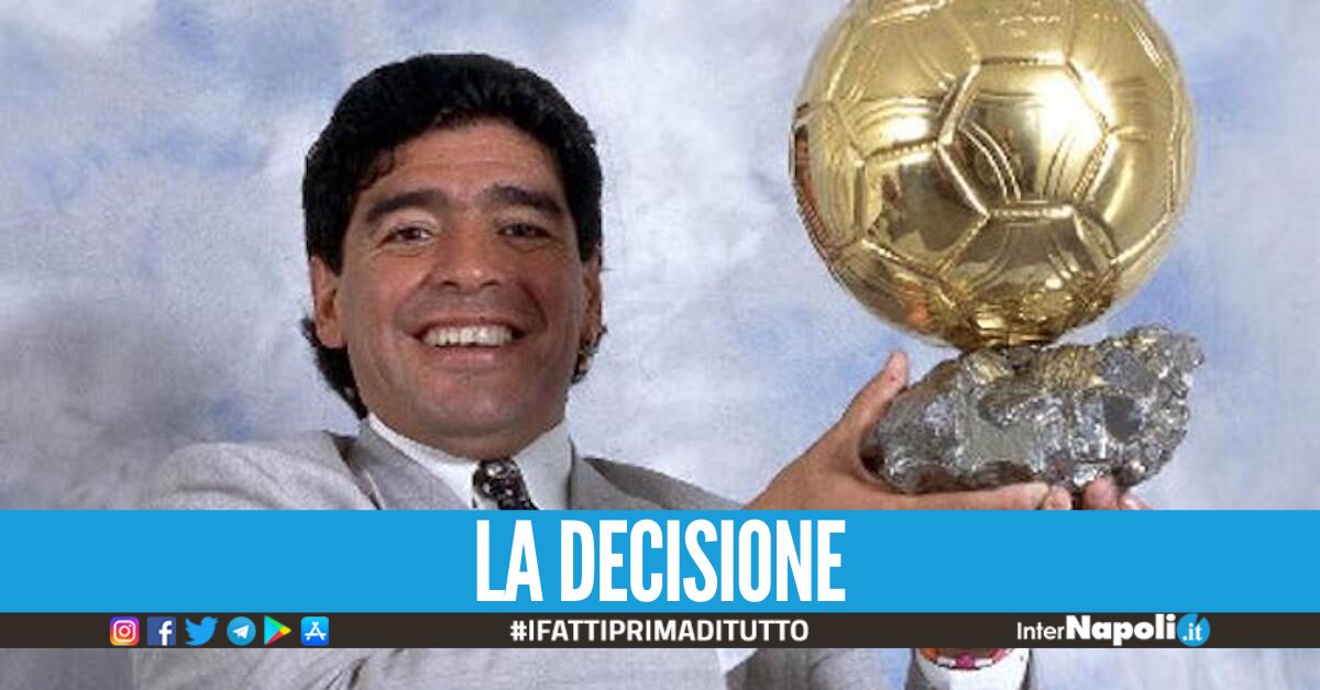 “Clima troppo litigioso”, rinviata l'asta per il pallone d'oro di Maradona