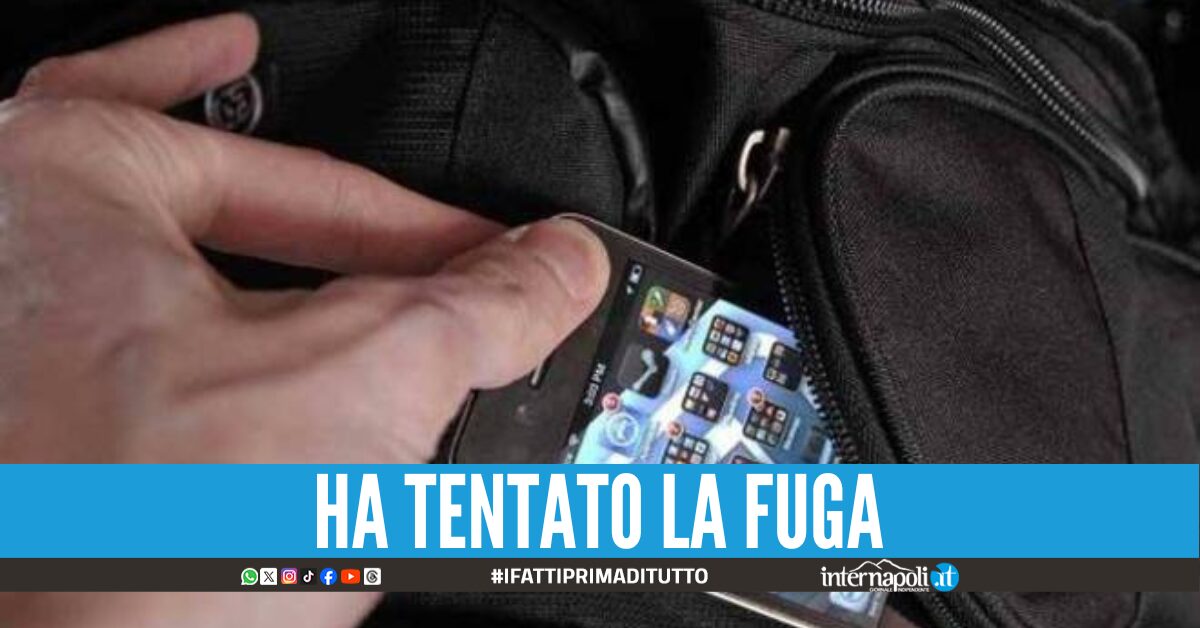 Sfila il cellulare dalla tasca a una donna: arrestato 22enne a Corso Umberto