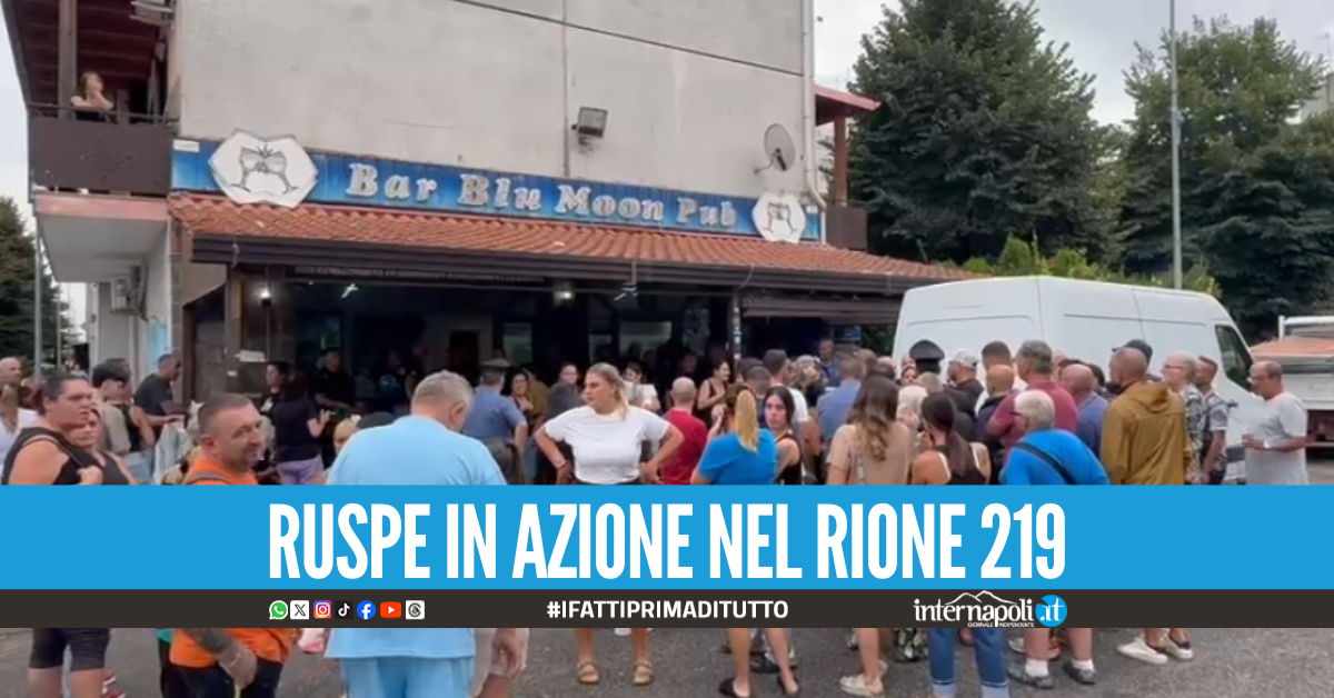 Tensione a Melito per l'abbattimento del bar 'Blu Moon', cittadini ...
