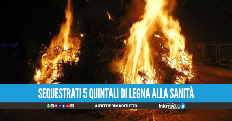"Fucarazzo" di Sant'Antonio a Napoli, in 30 incendiano una catasta di legna