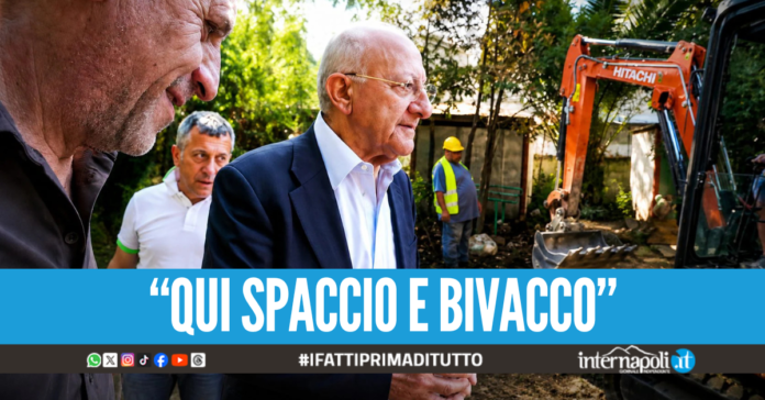 De Luca arriva con la ruspa nel parchetto a Salerno: "Farò rinascere ...